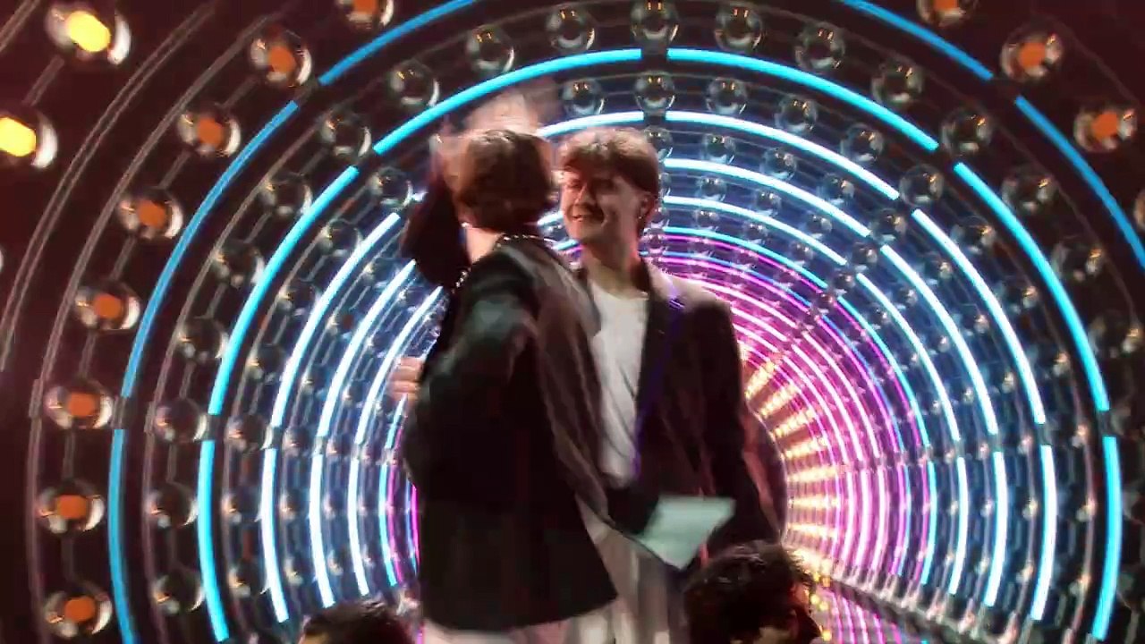 Danserene i fortolkning på en vinder sang med 12 point | Tattoo ...