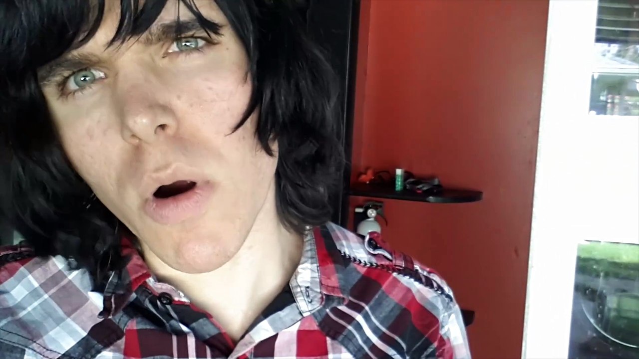 Dog Scaring Himself Caught On Camera (Onision) - video Dailymotion