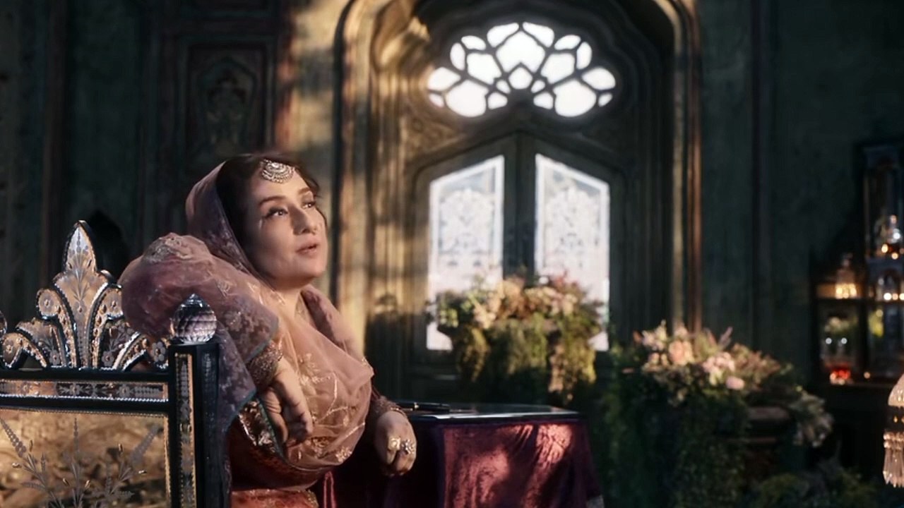 Heeramandi : The Diamond Bazaar S1.E4 ∙ Alamzeb: The Innocent Pawn ...