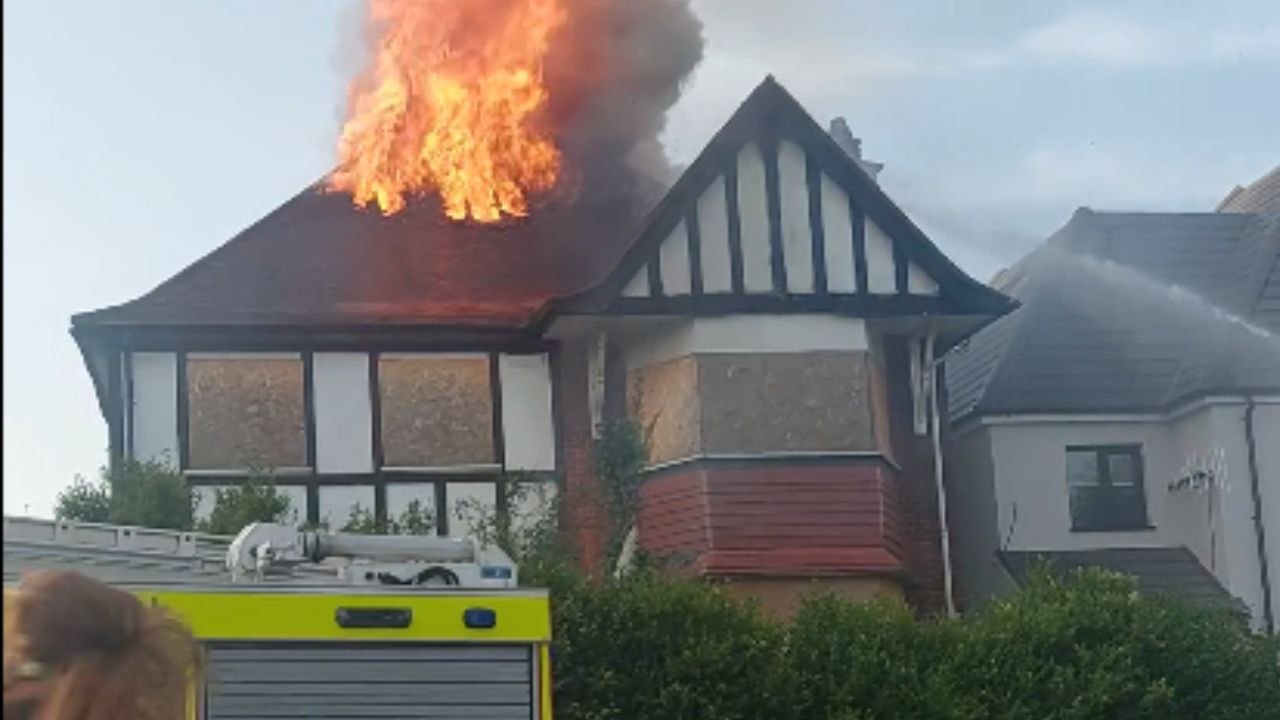 Undetermined cause leads to uninhabited house catching uncontrollable ...