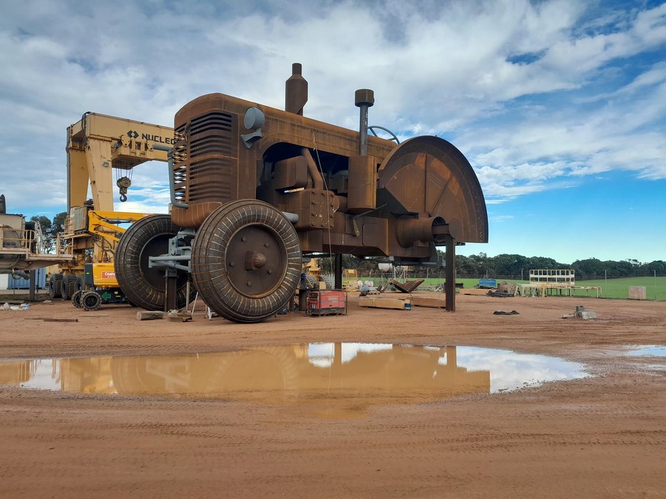 Giant Chamberlain 40K tractor | Farm Weekly - video Dailymotion