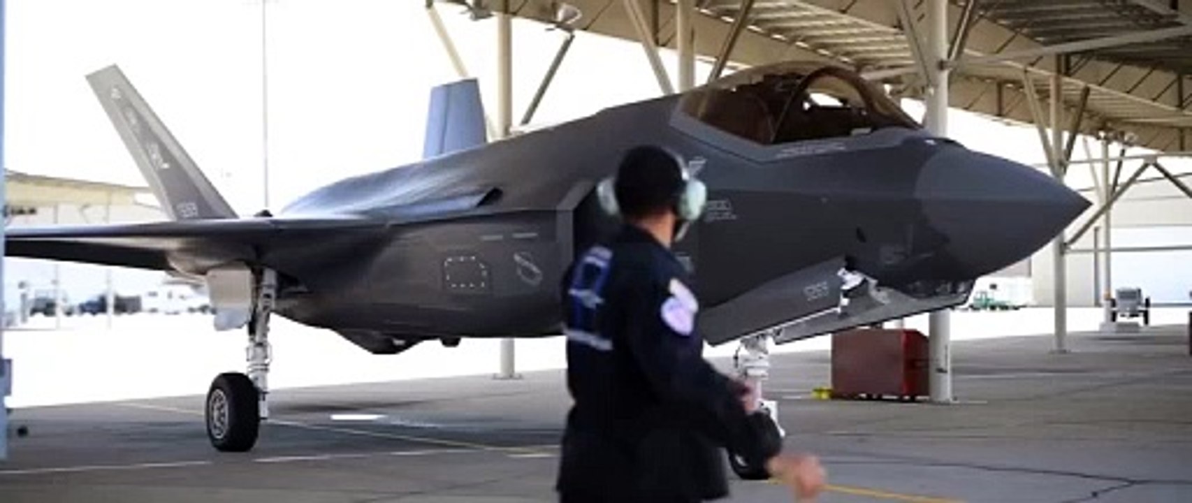 Lockheed Martin F-35A Lightning II, Beechcraft T-6 Texan II and General Dynamics F-16 - video ...