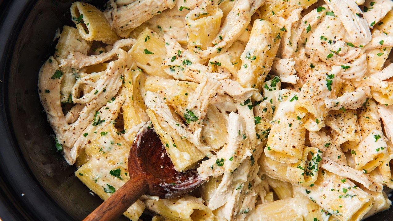 PSA: You Can Cook Chicken Alfredo From Start To Finish In Your Slow ...