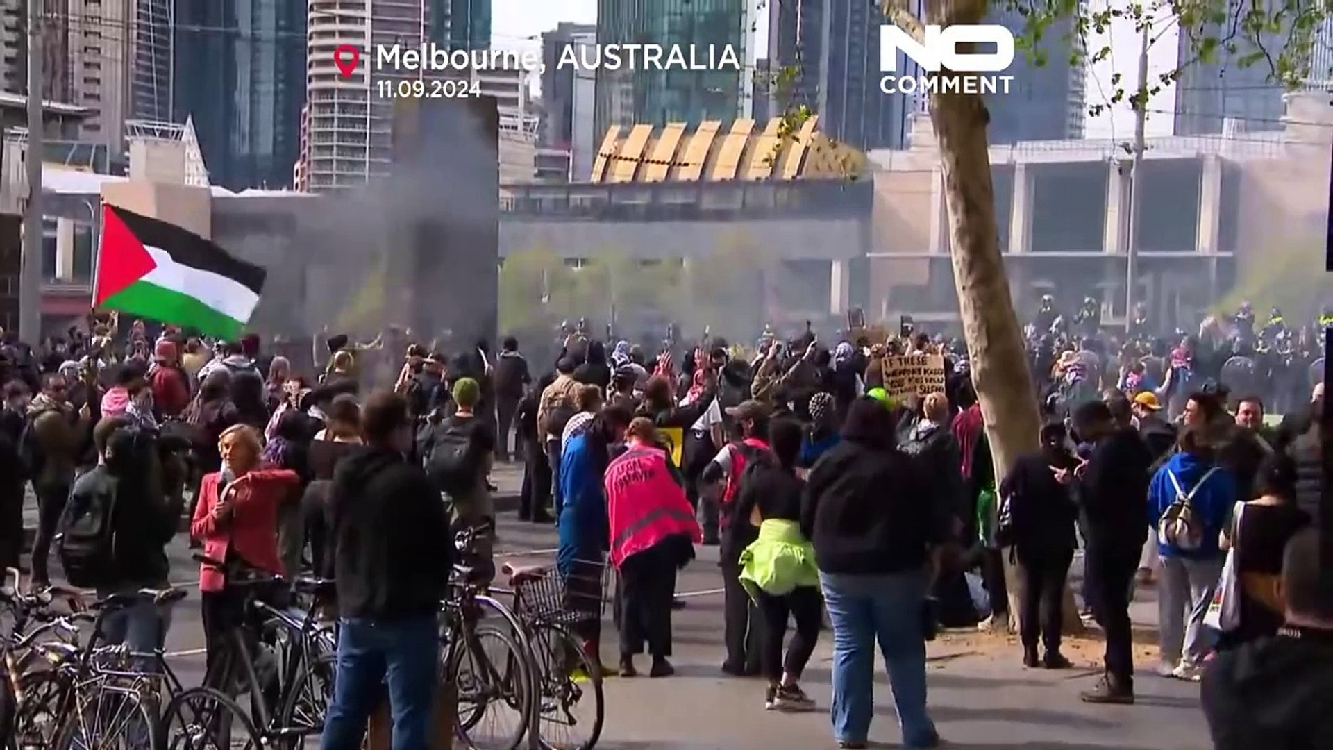Anti-war protesters clash with police in Australia