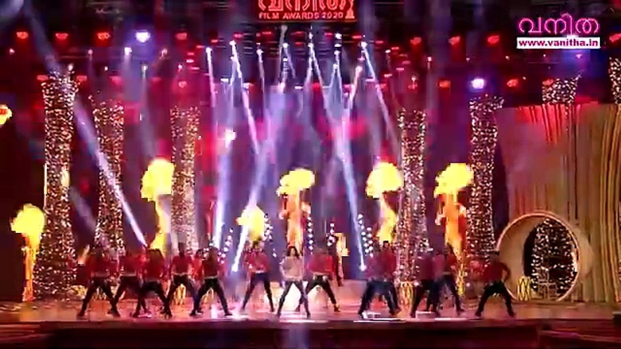 Dancing_Queen_NORA_FATEHI_glamorous_Performance_@_Vanitha_Film_Awards ...