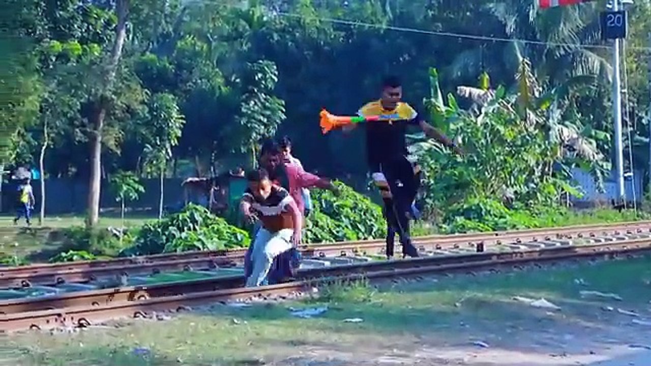 Viral Train Horn PRANK Video - video Dailymotion