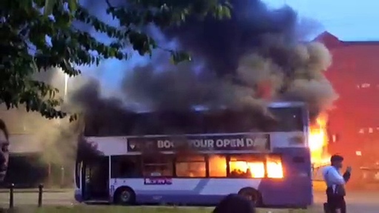 Shocking footage shows bus on fire amid riot scenes in Leeds as people ...