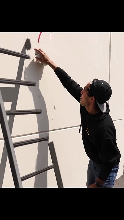 How Zach King Gets Away With Doing Graffiti - video Dailymotion