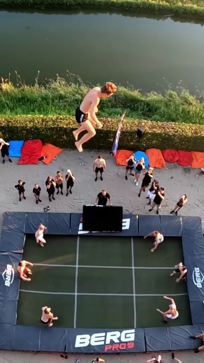 WORLD RECORD MOST FLIPS ON A TRAMPOLINE! - video Dailymotion