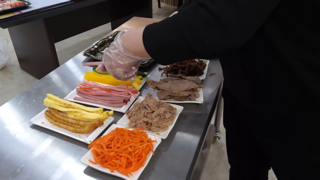 Food Kingdom - Amazing! High-tech automatic machine that makes kimbap ...