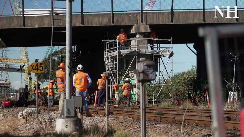 Repair work on the Tarro Rail Bridge, New England Highway | August 4 ...