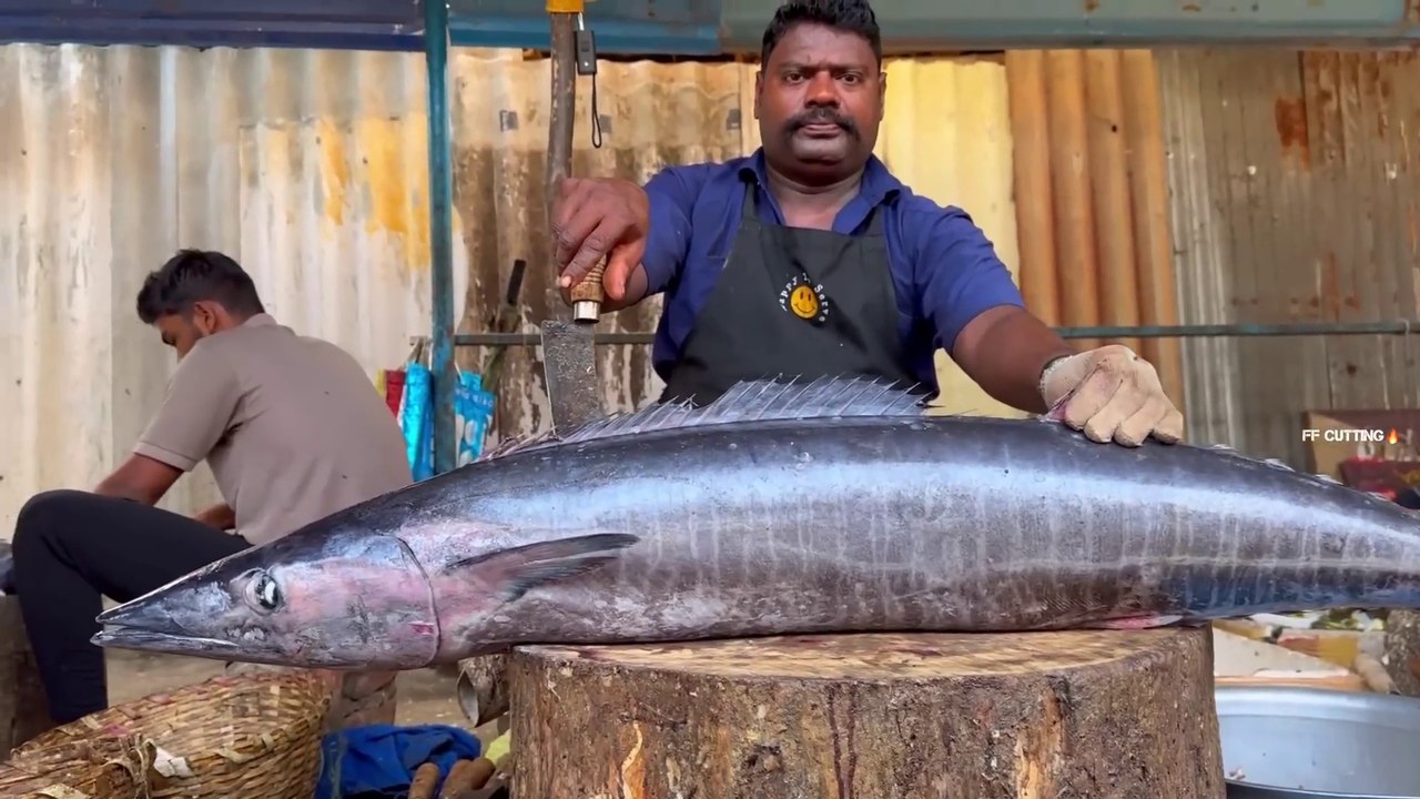 17 KG BIG SEER FISH CUTTING IN INDIA #fishcutting #seerfish #seafood # ...