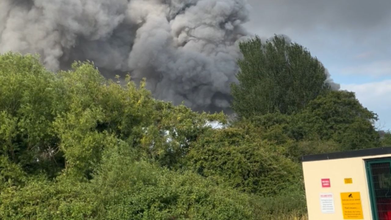 Massive smoke plume from Dublin fire clearly visible from apartment ...
