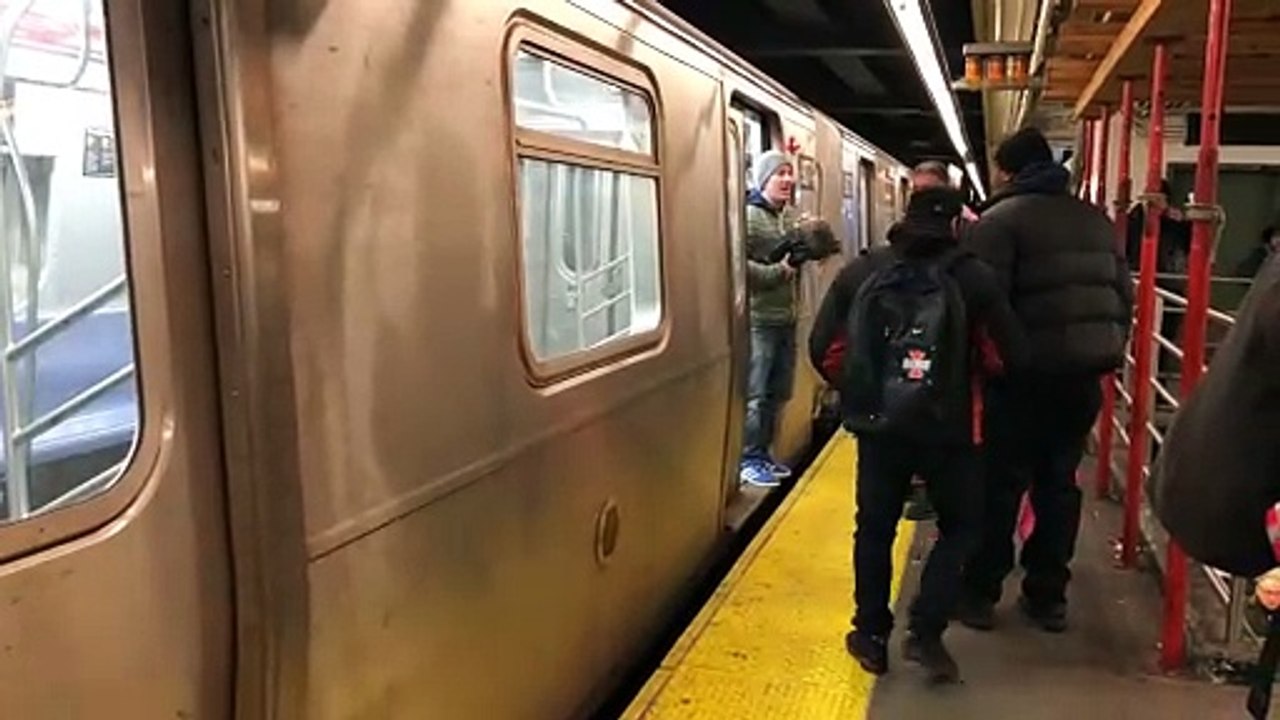 New York City Subway W Train Trips Brake at Queensboro Plaza ...