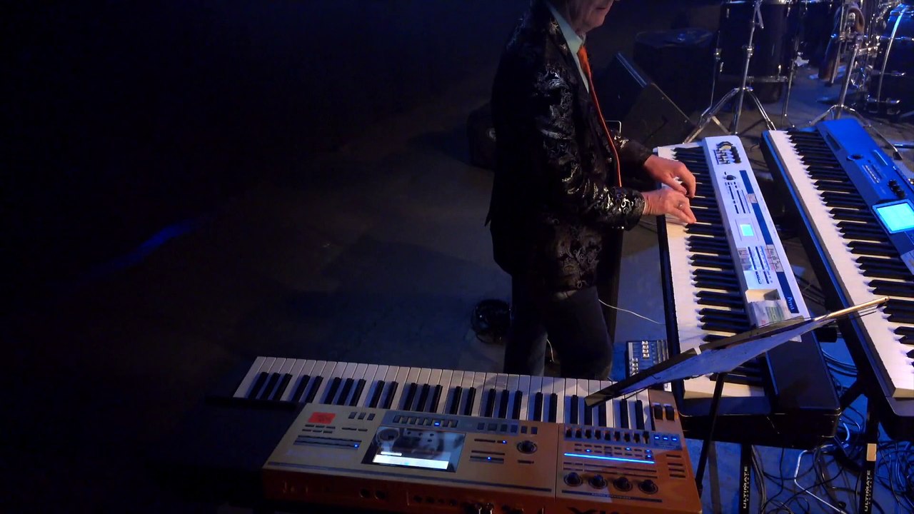 ALISON MacCALLUM - Deep In The Night (live) (2022) - video Dailymotion