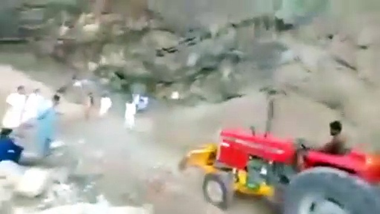 Tractor Fall ... Flood - video Dailymotion