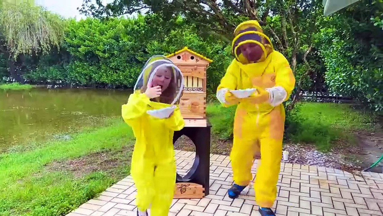 Nastya is learning to make cookies and visit the gingerbread museum ...