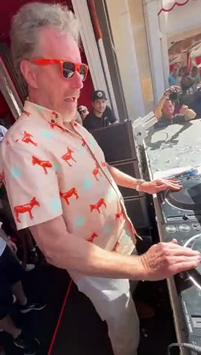 Los protagonistas de 'Breaking Bad' hicieron de DJ's en una fiesta en ...