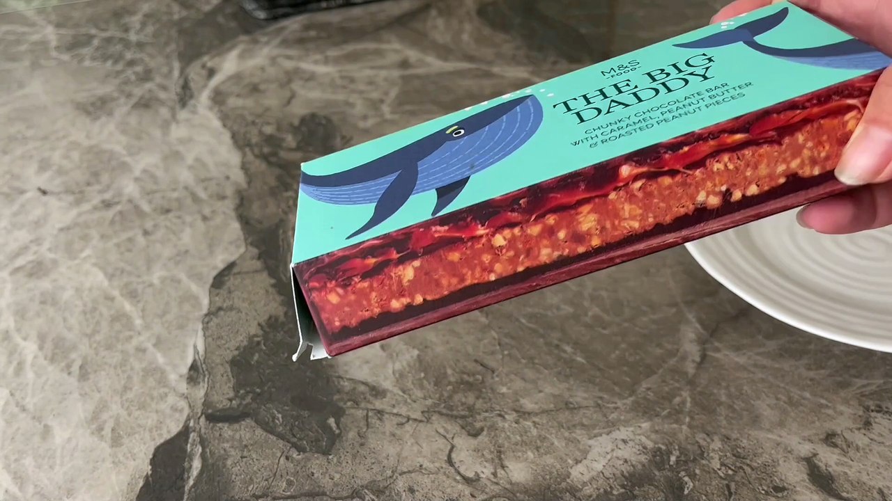 I tried the viral M&S Big Daddy chocolate bar - video Dailymotion