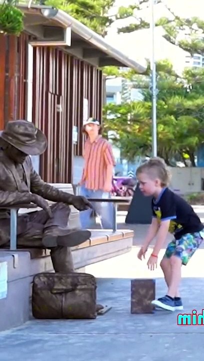 Prank video statue with people # - video Dailymotion