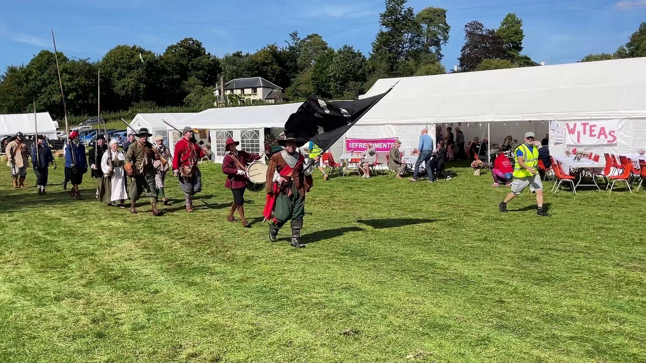 Wardour Garrison marching into Tedburn St Mary Village Fair - video ...