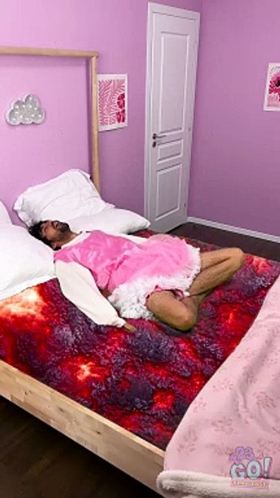 OMG! What's Hiding Under My Blanket! - video Dailymotion