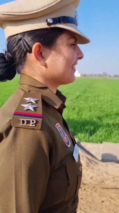 Motivation delhi Police Sub Inspector Monika poonia _My first gift to ...