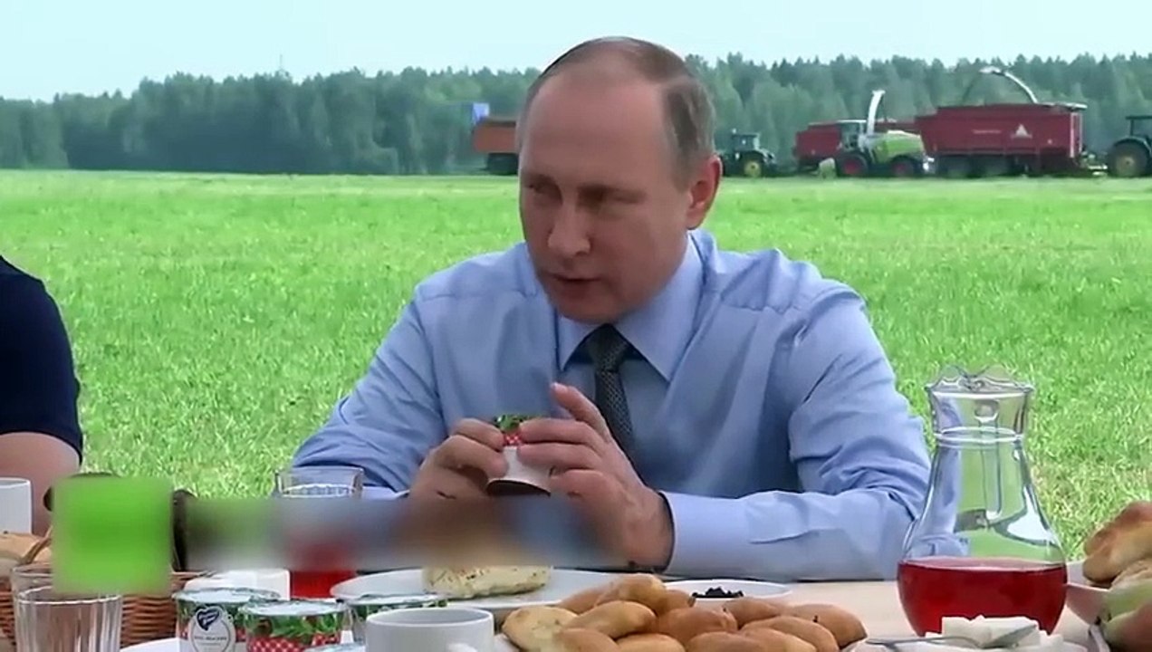 8 Minutes of Putin Eating Food - video Dailymotion