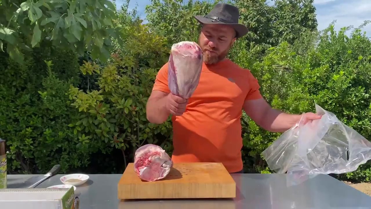 Baked bull meat with perfect pilaf! How to cook delicious bull shins ...