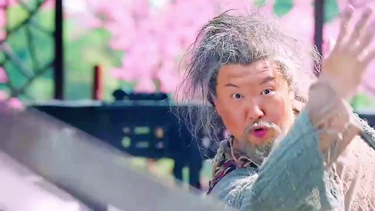 The Legend of the Condor Heroes EP23: Zhou Botong fights Ouyang Feng ...