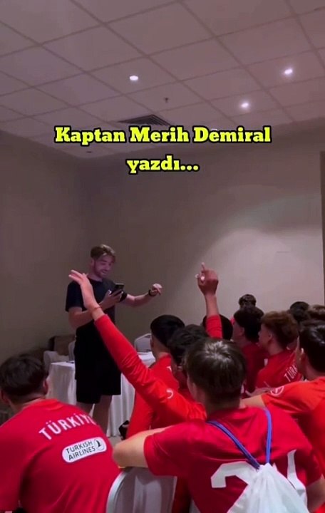 Merih Demiral'den U16 Milli Takımı'na 'iPhone' hediyesi - Dailymotion Video