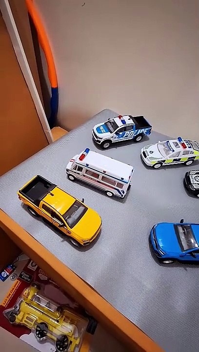 Centy toys police car, Ambulance, school bus, truck for gift - video Dailymotion