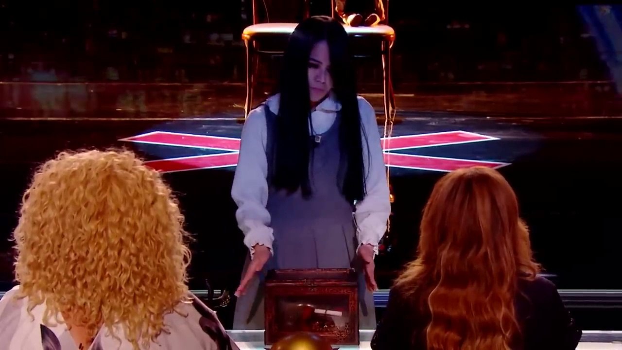 TERRIFYING AUDITION! The Sacred Riana scary magic on France's Got ...