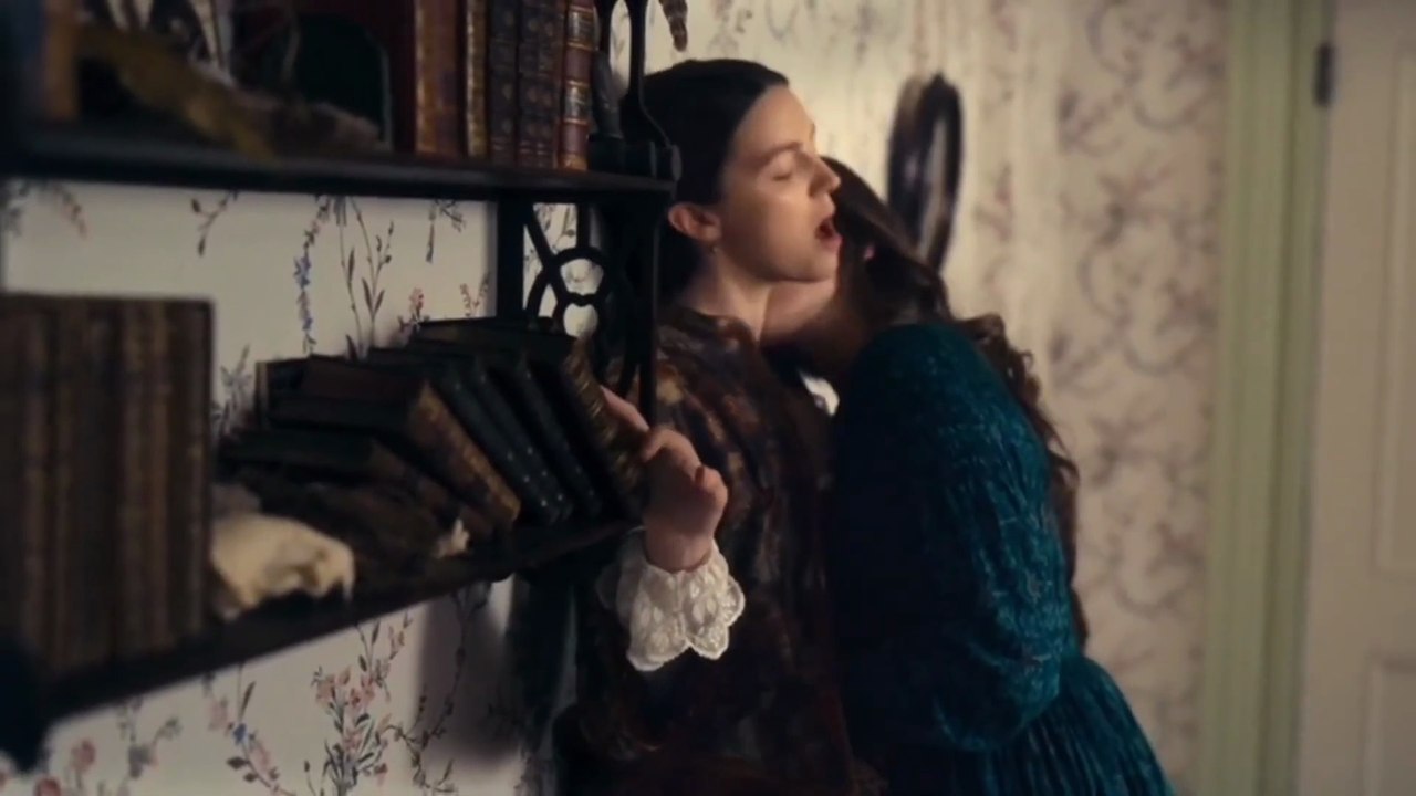 Emily-and-sue-kissing-scene-Dickinson-season-2-episode-10(1) - video ...