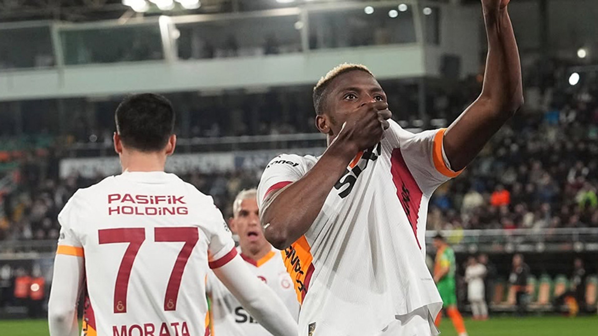 Cristiano Ronaldo vs. Victor Osimhen: Who Jumped Higher to Score a ...