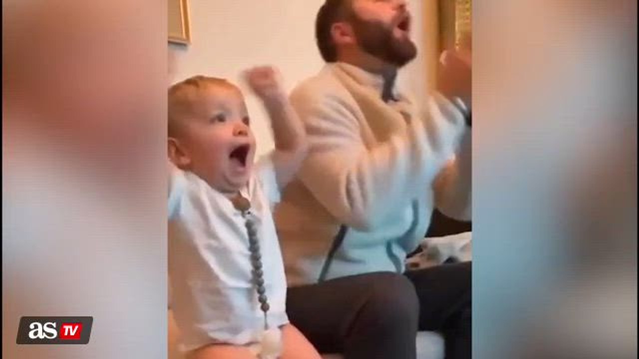 Baby’s hilarious reaction to rival goal while watching soccer with dad goes viral - Vídeo ...