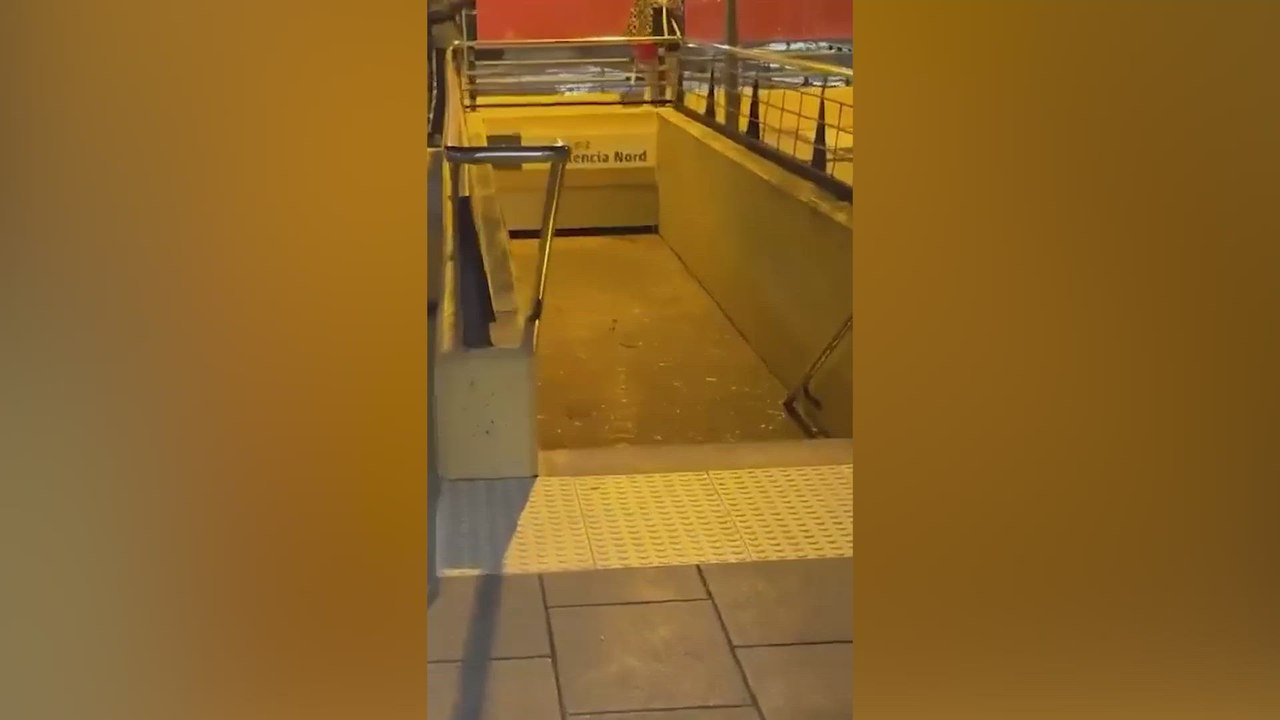 La impactante imagen del metro de Valencia inundado hasta el techo ...