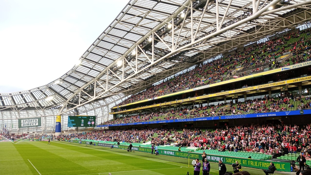 Derry City F.C.'s fans at the FAI Cup final 2024 in Dublin - video ...