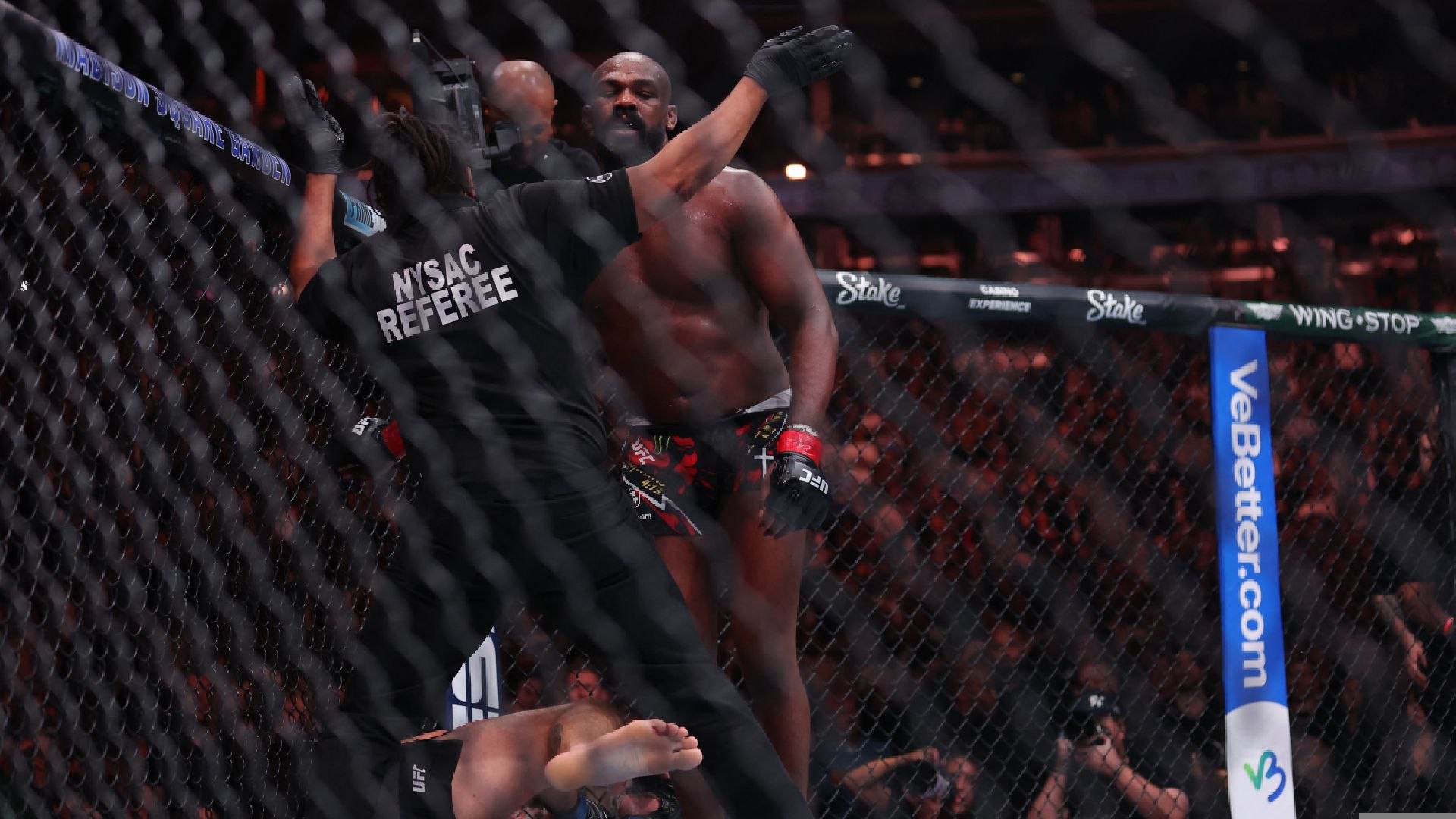 (VIDEO) Spectacular Knockout by Jon Jones Confirms His Dominance at UFC ...