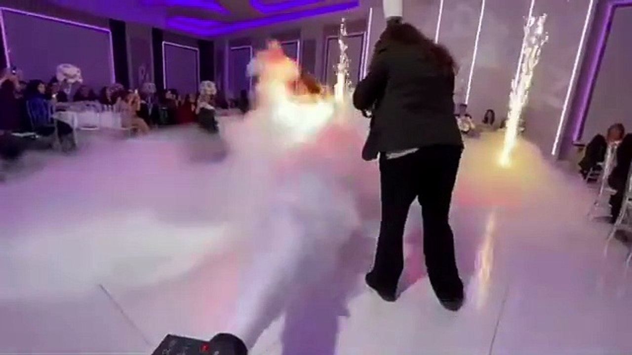 Stratus 4 - A Low Laying Fog Machine By Rasha Professional - video ...