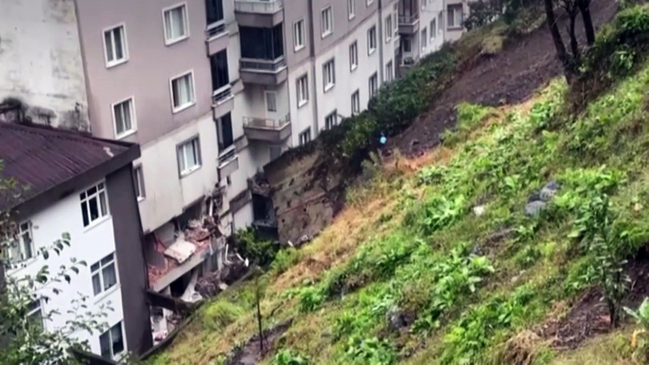No comment: At least one dead after landslide in eastern Turkey - video ...