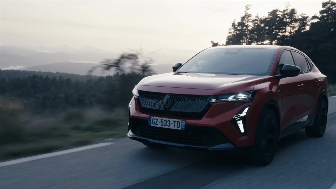 Renault Rafale E-Tech 4X4 300 in Flame Red Driving Video - video ...