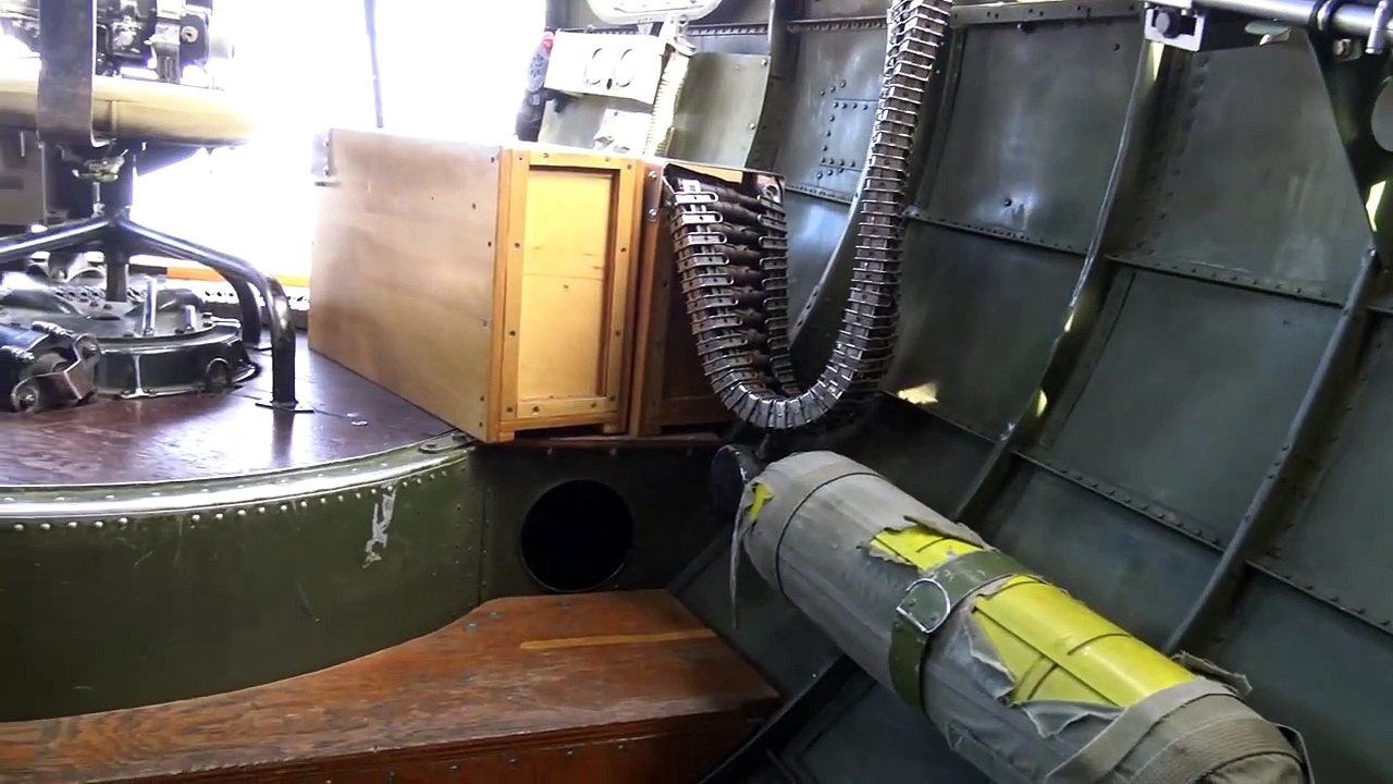 Inside a B 17 WWII Bomber - video Dailymotion