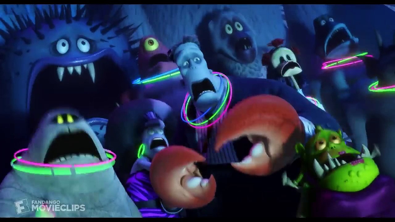 Movie Hotel Transylvania 3 (2018) - Dracula vs. the Kraken Scene ...