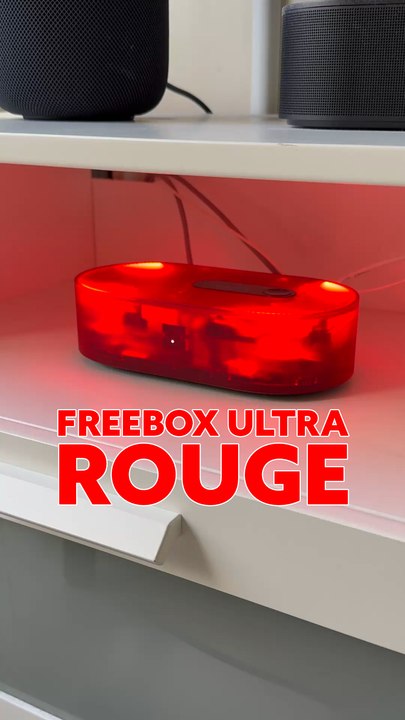 La Freebox Ultra Rouge Édition Limitée fait office de guirlande de Noël ...