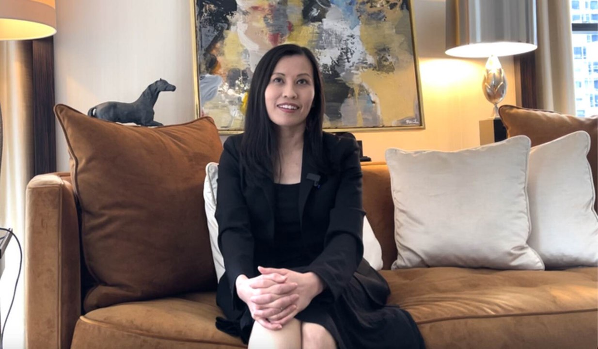 Con Wai Lin Yip, directora de marketing del Península Nueva York ...