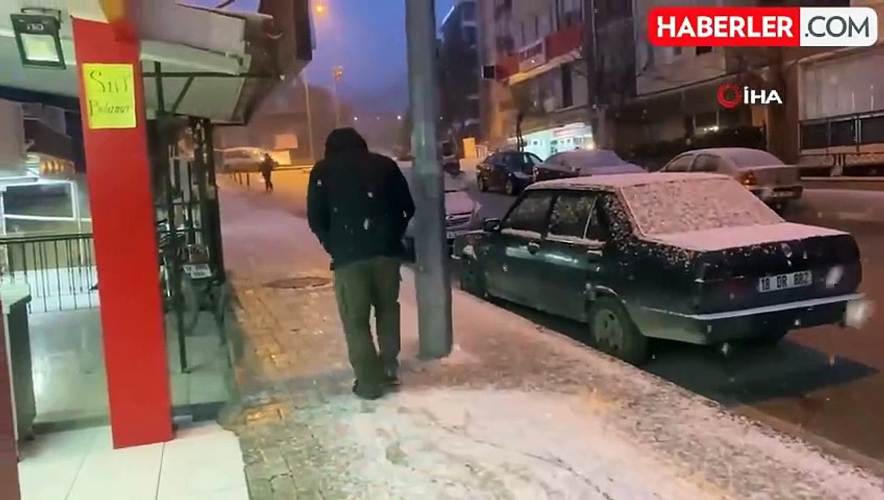Çankırı'da Kar Yağışı, Vatandaşları Dışarıya Çıkardı - Dailymotion Video