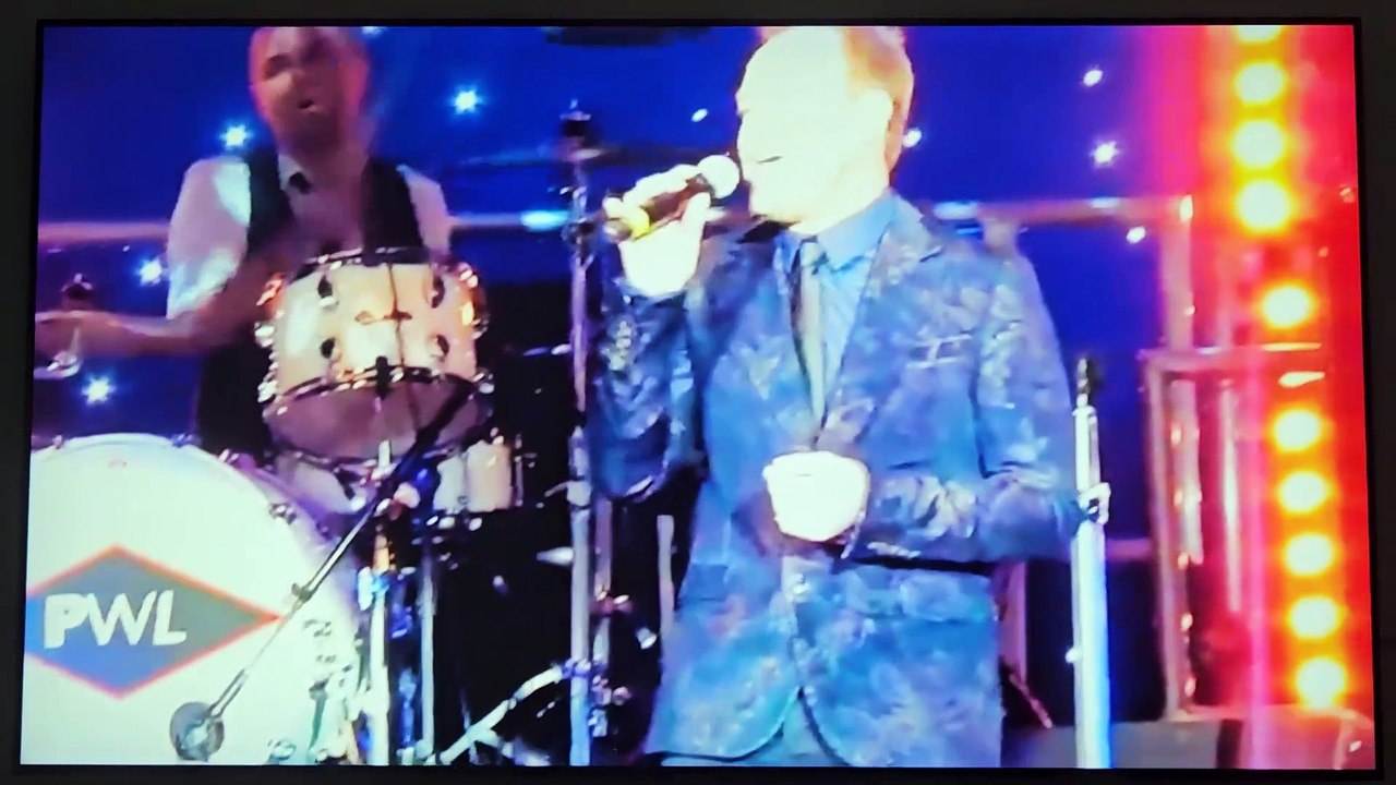 JASON DONOVAN & KYLIE MINOGUE - Especially For You (PWL Hit Factory ...