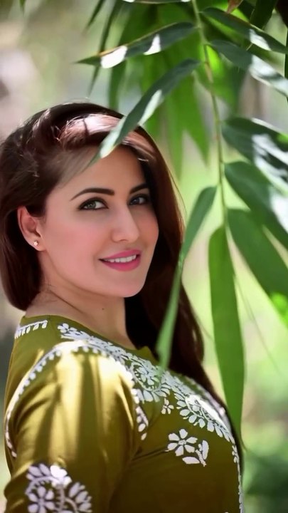 So beautiful beauty with beautiful dress - video Dailymotion