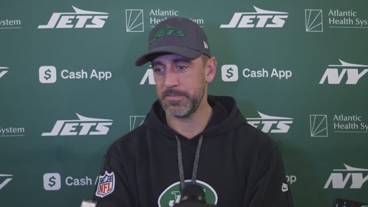 Aaron Rodgers welcomes QB Draft talk with a smile - Vídeo Dailymotion